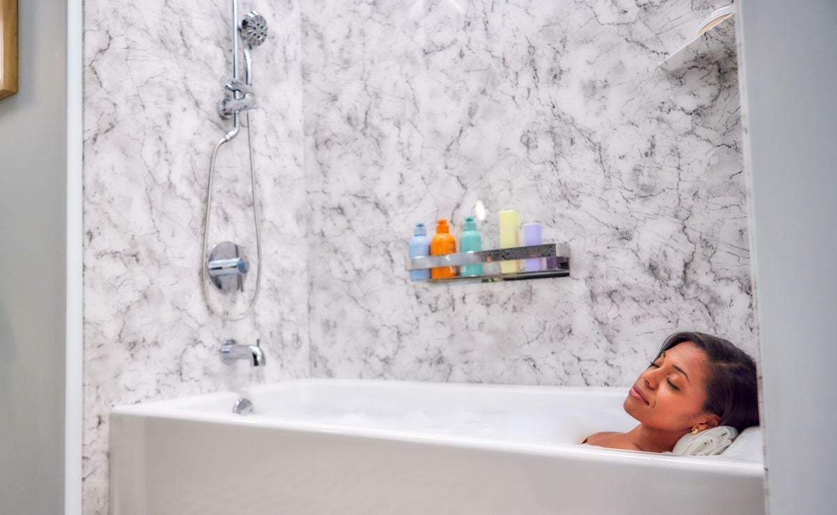 The Top 5 Jacuzzi Shower and Tub Wall Colors of 2025